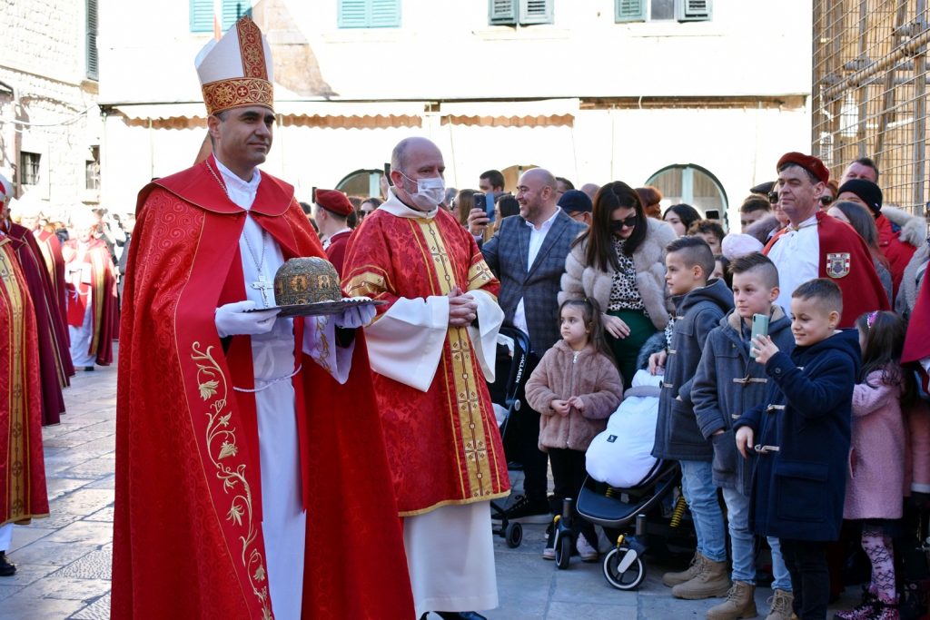 Procesija s moćima Parca prošla Gradom koji njegovu zaštitu zaziva 1050 ...